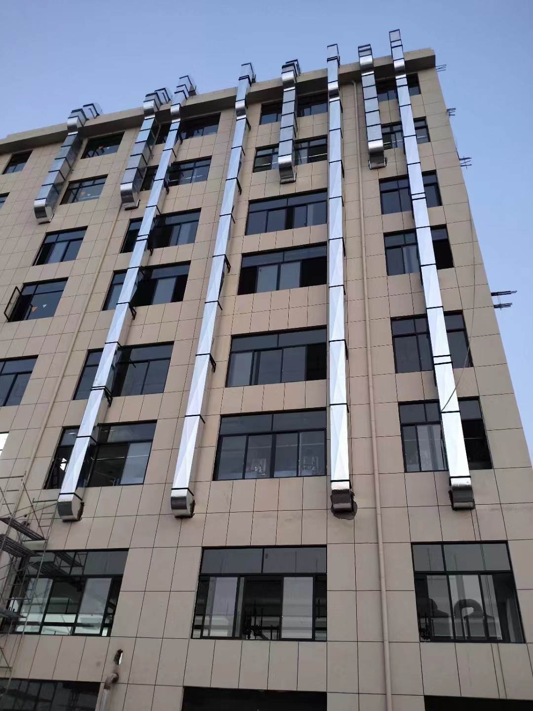 义乌安装餐饮烟囱排烟管 抽烟机 东阳定做饭店大型烟囱排烟机_义乌安装餐饮烟囱排烟_义乌市欧尚家政服务有限公司